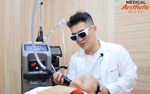 [Hands-On] Tightening, Fine Wrinkles, and Brightening in One! - Dr. Joon Lee’s 675nm ‘RedTouch ...